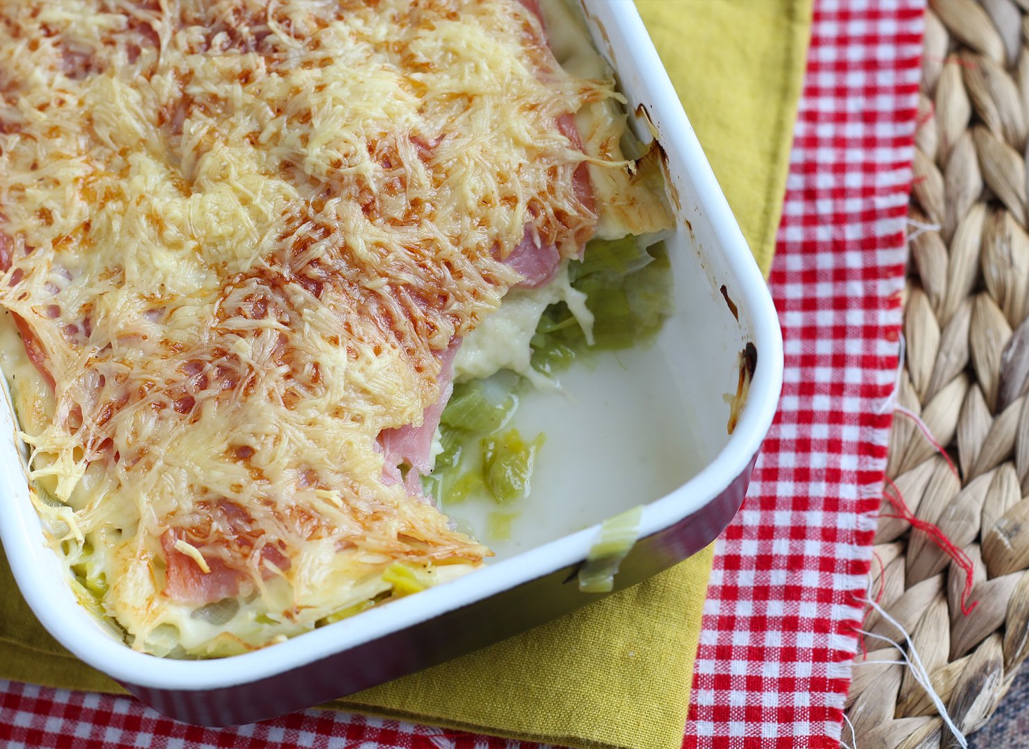 Gegratineerde prei met gekookte ham en kaas recept